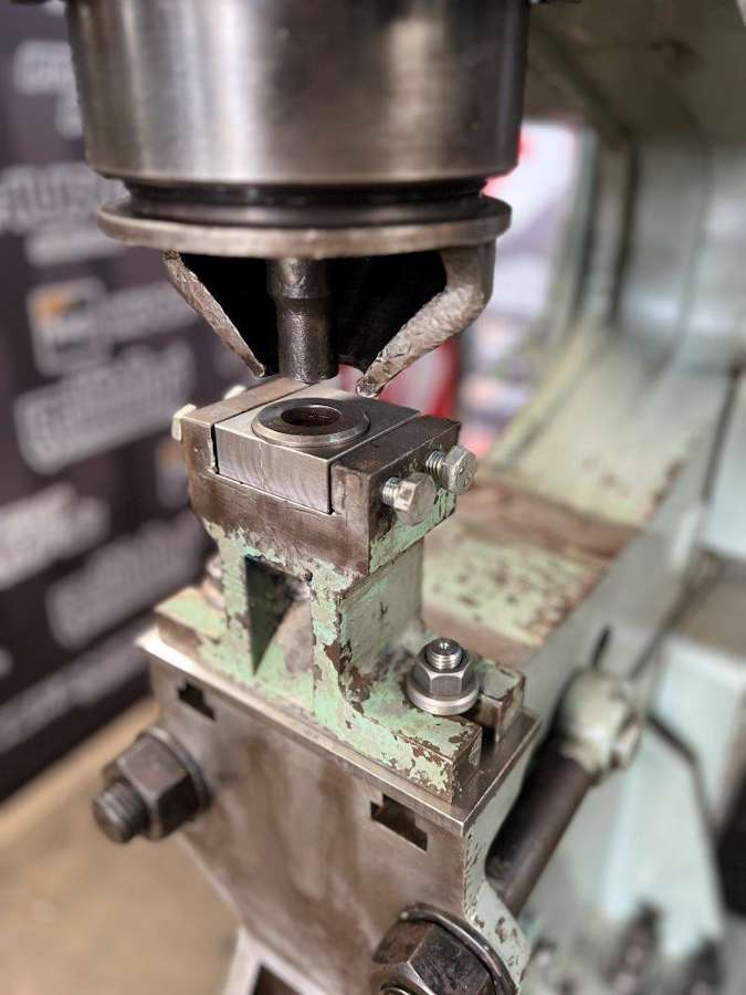 Used Machine - MTA H5222A Mechanical Cropper (12395) - TH Machine Tools