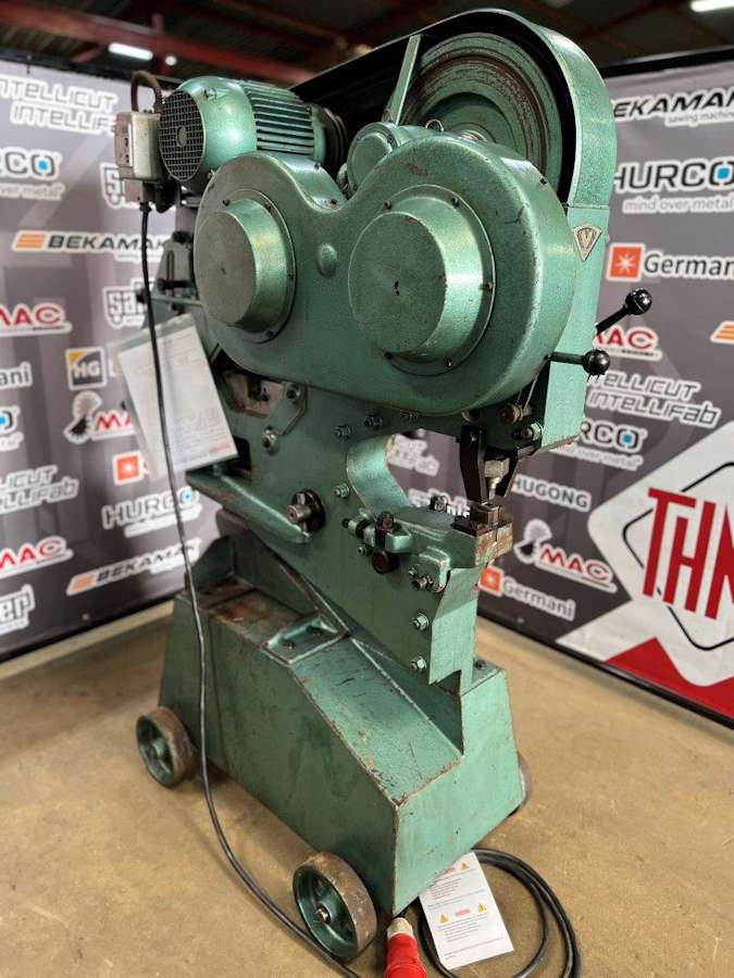 Used Machine - Valdarno Mod 0 Mechanical Cropper (12605) - TH Machine Tools