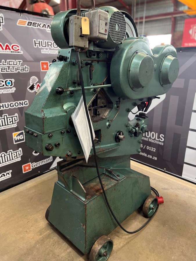 Used Machine - Valdarno Mod 0 Mechanical Cropper (12605) - TH Machine Tools